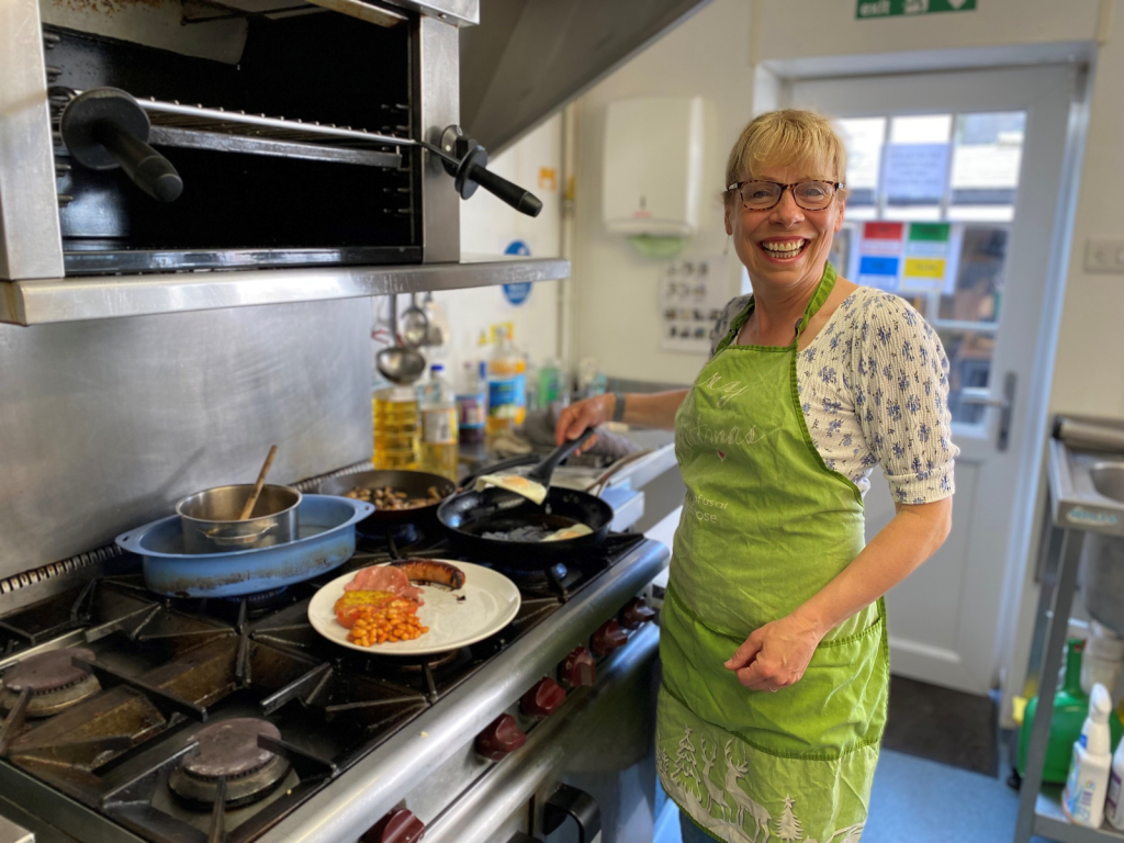 Breakfast cooks and helpers - Turning Tides
